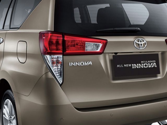 2016 Toyota Innova: Photo Gallery