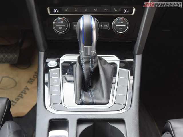 Volkswagen Passat Images, Passat Interior & Exterior Photos, 360 View ...