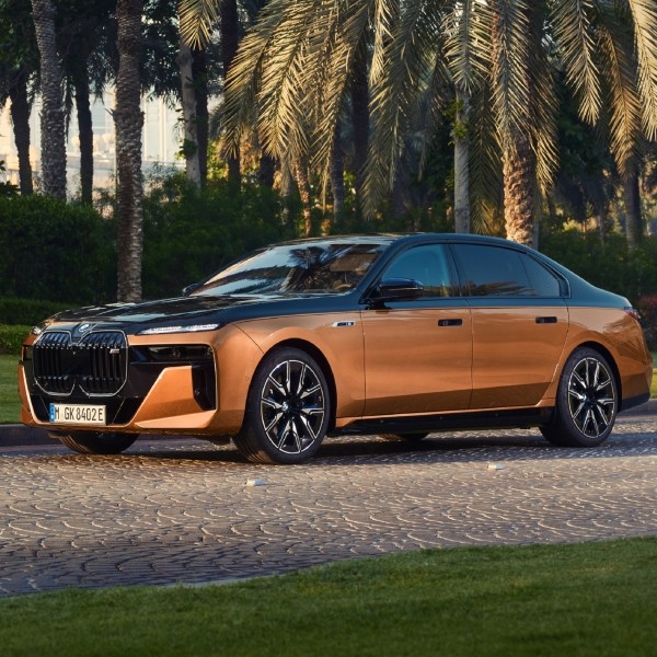 BMW i7 M70 Unveiled As Most Powerful BMW EV