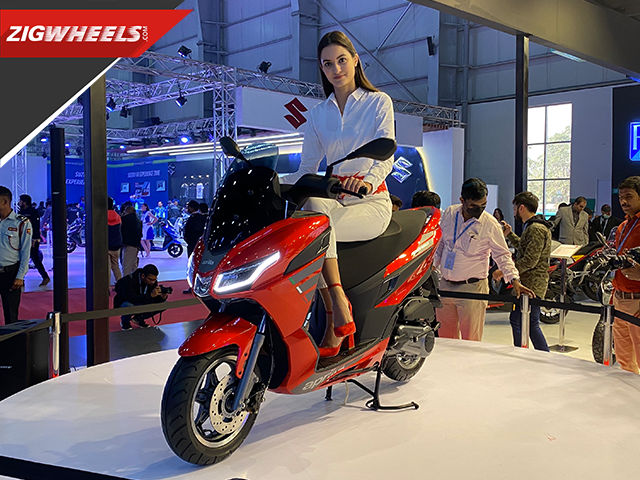 Aprilia SXR160 Maxi Scooter Walkaround Review | India Launch Details & More